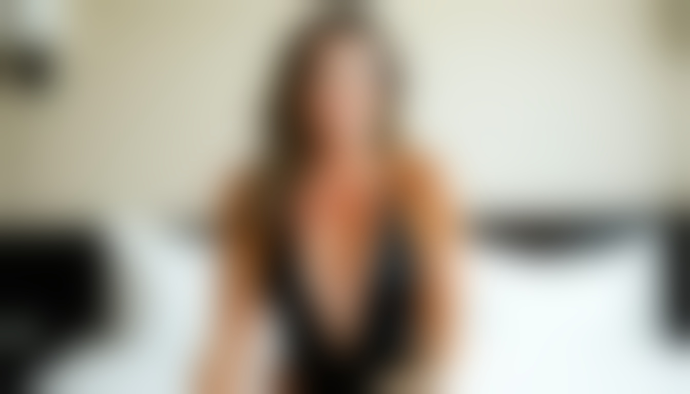 "Sophie Rain's Stunning New Look on OnlyFans - Captivating Fashion"